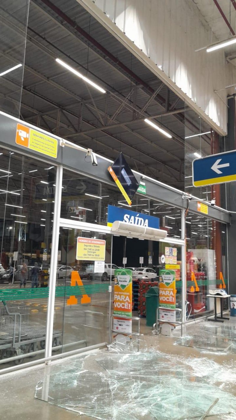 Temporal com chuva em Ji-Paraná deixa rastro de destruição - ROLNEWS