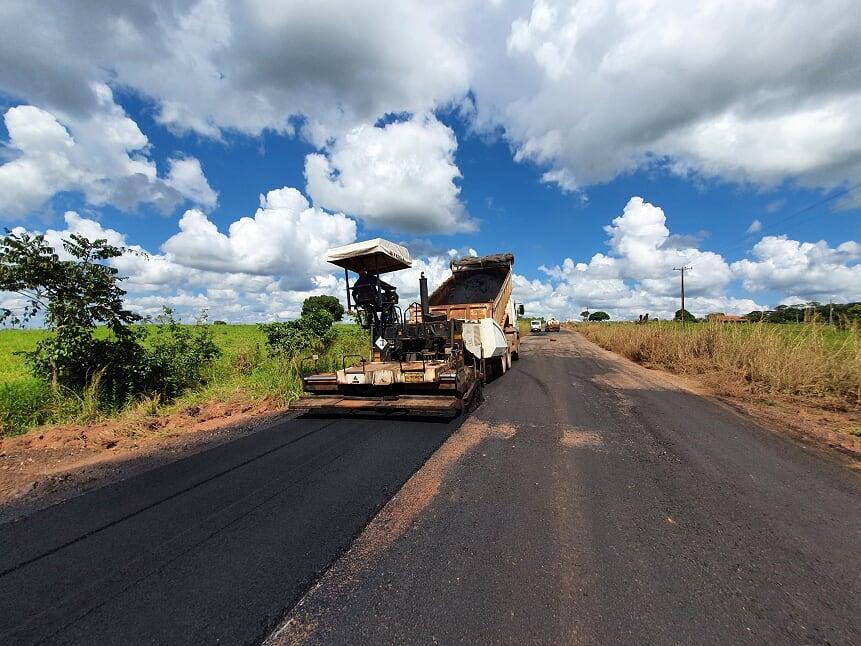 Mais de 30 quilômetros da RO-492 estão sendo recuperados em trecho que ...